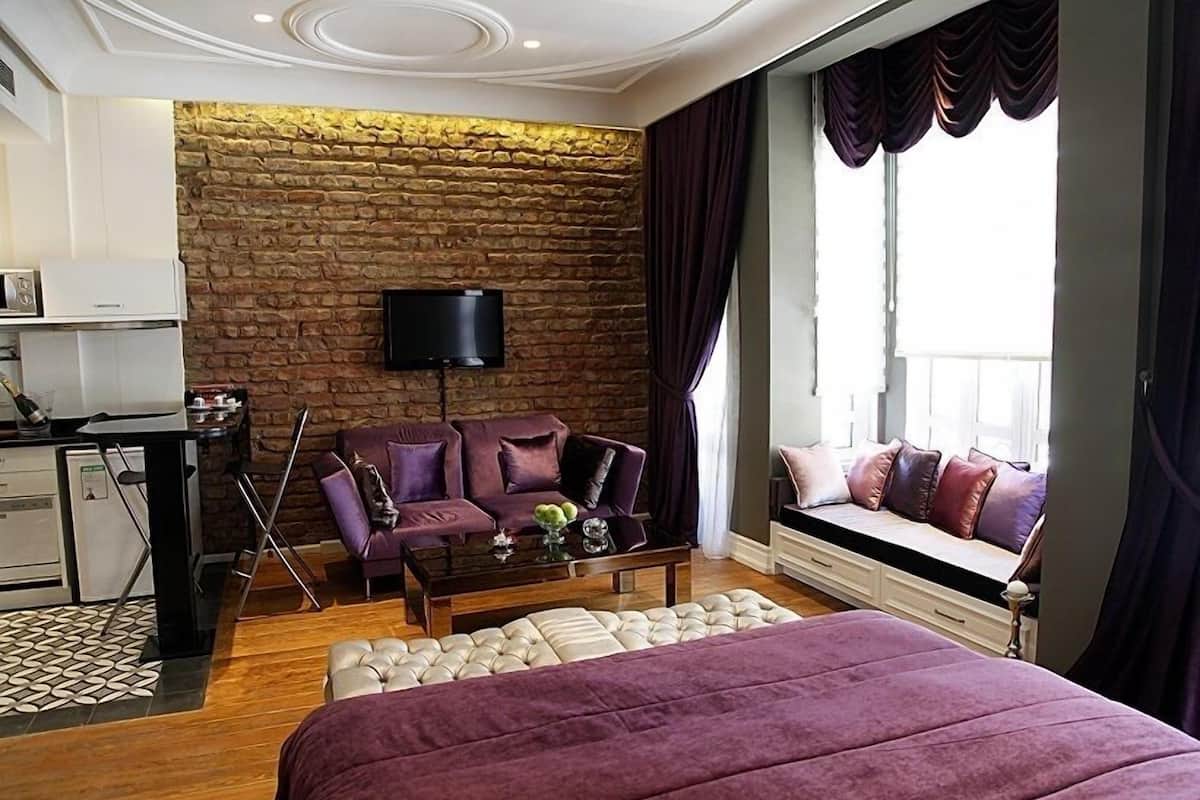 Minibar, cofre no quarto, secretária
