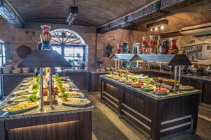 Café da manhã com buffet grátis todos os dias