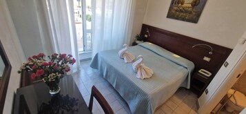 Cofre no quarto, secretária, berços/camas para crianças, Wi-fi grátis 