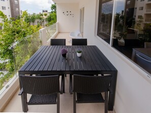 Apartamento Nobre, 3 quartos, vista para a piscina, junto à piscina | Varanda