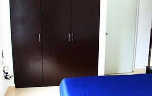 Apartamento Familiar, 3 quartos, vista para a piscina, junto à piscina | 1 quarto, ferro/tábua de engomar, internet com fios grátis 