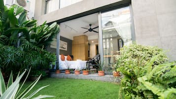 Estúdio Superior, no rés do chão | Minibar, cofre no quarto, secretária, cortinas/cortinados opacos