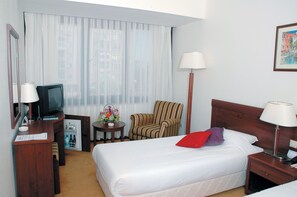 Quarto Duplo Standard | Minibar, cofre no quarto, secretária, Wi-fi grátis 