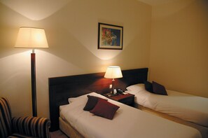 Minibar, cofre no quarto, secretária, Wi-fi grátis 