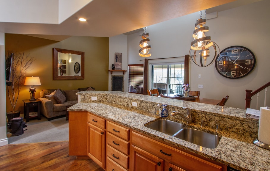 Luxurious Downtown Two-story Penthouse Condo - 리븐워스