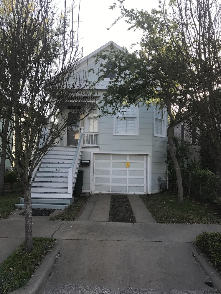 Pretty Little House 6 Short Blocks To Beach. Off-street Parking. - 갤버스턴