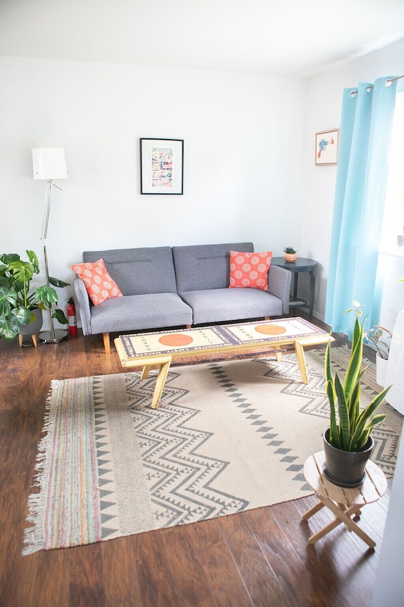 Mid-century Cottage - Private Entry- Firepit - Outdoor Seating - Oregon