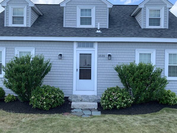 Beachfront Cape Home Located Directly On Rye Beach, NH. USA - Rye | Vrbo