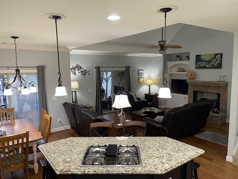 Luxurious & Spacious Lake Hartwell Home - Georgia