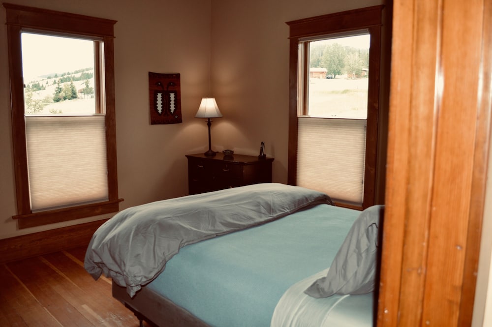 Charming House On The Hill With Views Of The Anaconda Range And Flint Creek - Montana