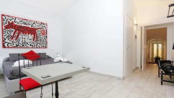 Quarto superior | Cofres nos quartos, escrivaninha, quartos à prova de som, berços grátis