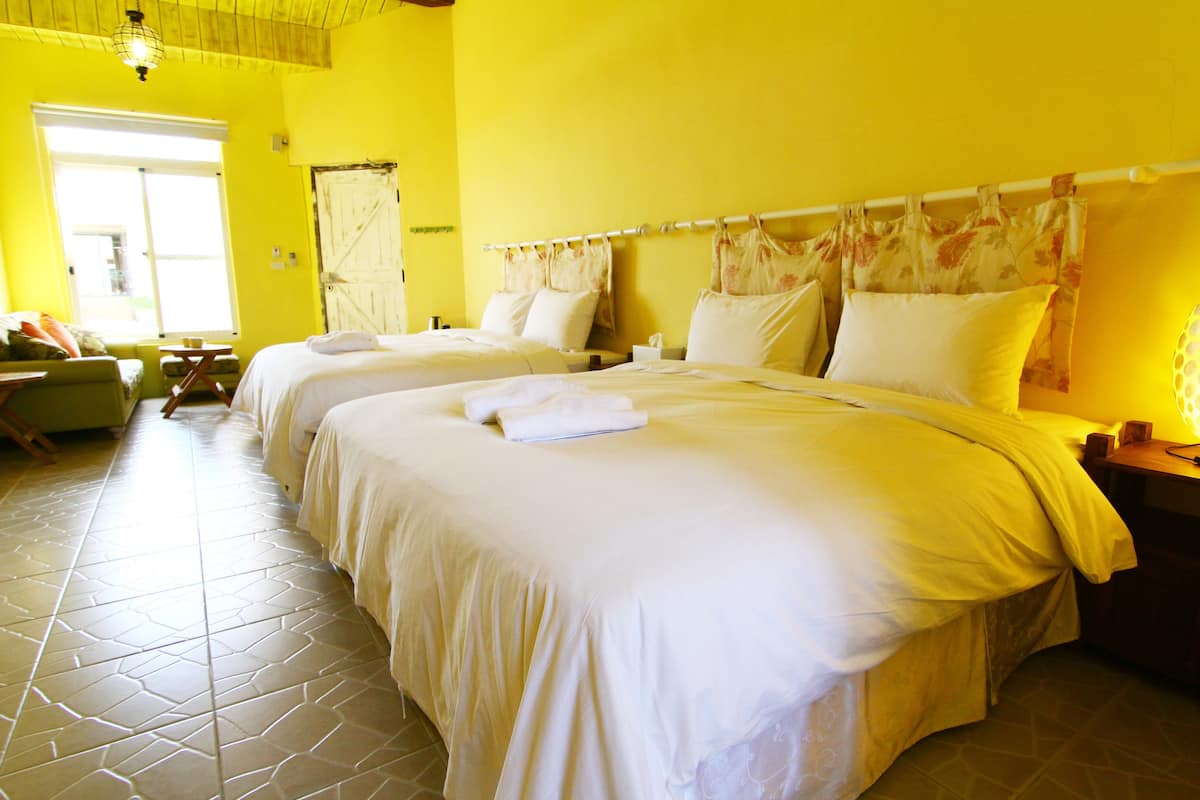 Quarto Quádruplo Familiar, 2 camas queen-size, vista para o oceano, em frente ao mar | Minibar, quartos insonorizados, Wi-fi grátis, roupa de cama fornecida