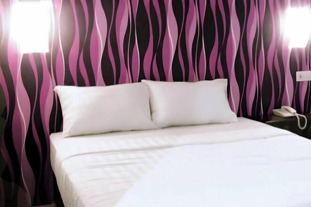 Escrivaninha, Wi-Fi de cortesia, roupa de cama