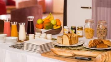 Café da manhã continental todos os dias (EUR 10.00 por pessoa)