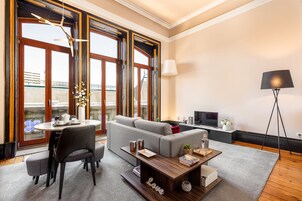 Apartamento luxo, 1 quarto, sacada ( 2 D ) | Área de estar | TV de tela plana