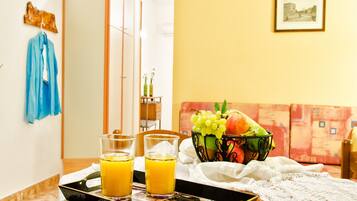 Apartamento | Escrivaninha, quartos à prova de som, ferros/tábuas de passar roupa