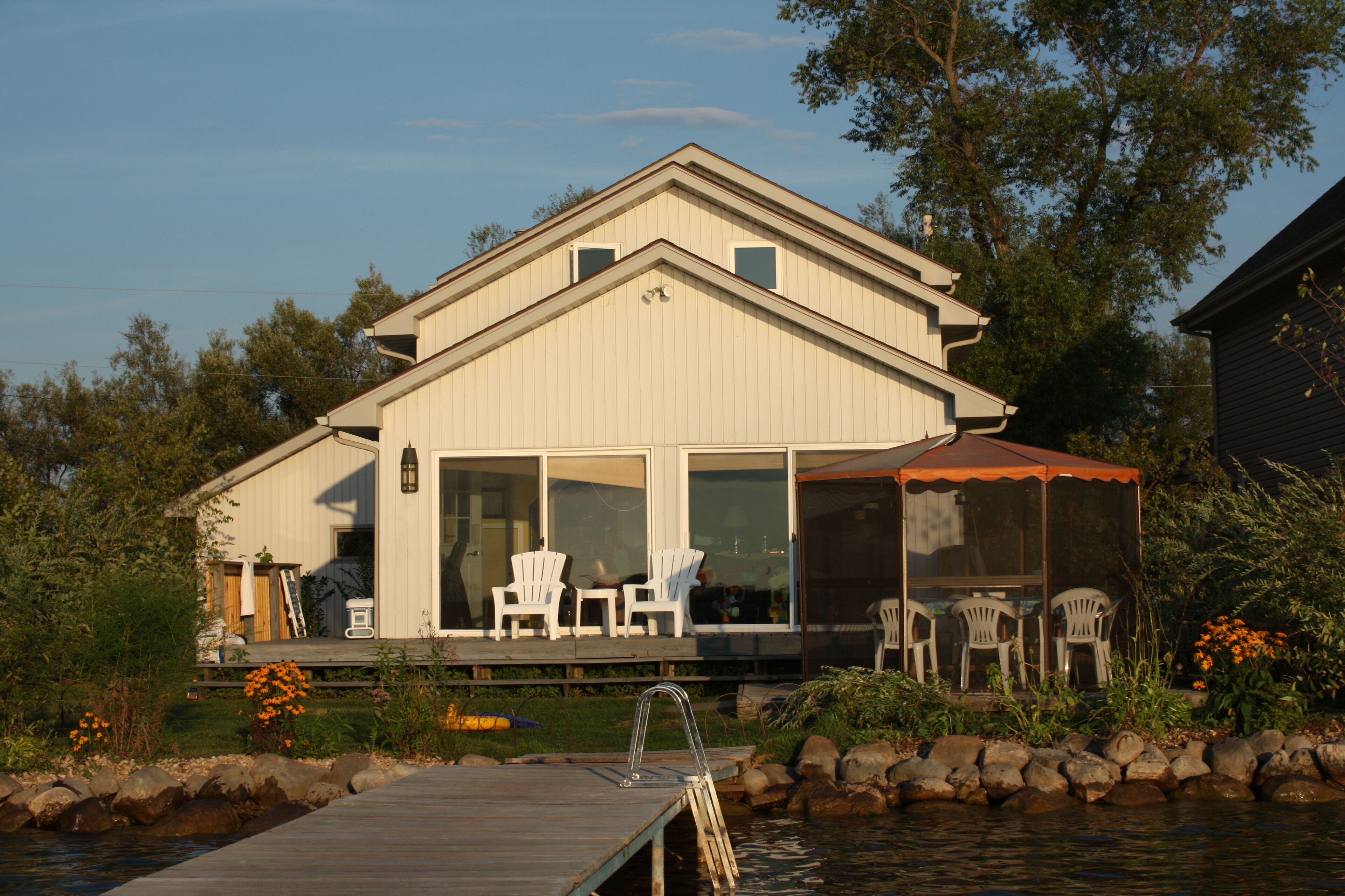 Right on the Water! Private Pier, Excellent Sunsets & Swimming - Lake ...