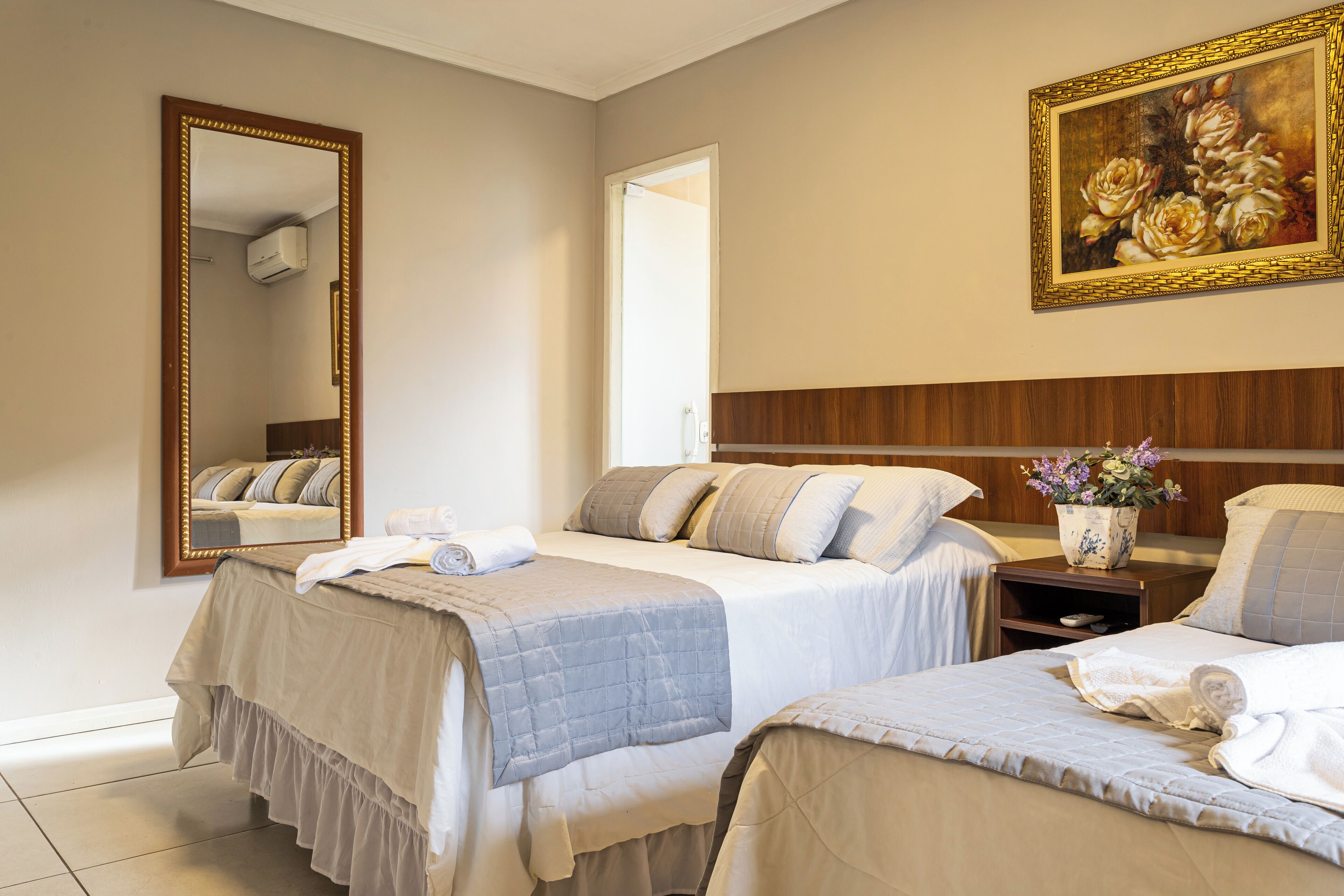 Frigobar, Wi-Fi de cortesia, roupa de cama