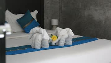 Quarto Standard | Cofre no quarto, berços/camas para crianças, camas desdobráveis
