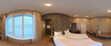 Quarto Duplo ou Twin Deluxe, casa de banho privativa | Secretária, quartos insonorizados, Wi-fi grátis
