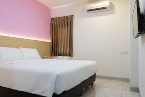 Quarto superior | Roupas de cama premium, escrivaninha, quartos à prova de som