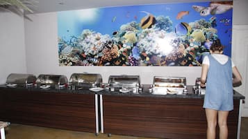 Pequenos-almoços, almoços e jantares servidos