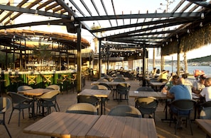 Café da manhã, almoço e jantar