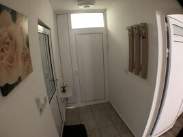 Apartamento Comfort, 1 quarto, não fumadores, Vista para a cidade | Roupa de alta qualidade, minibar, com decoração personalizada