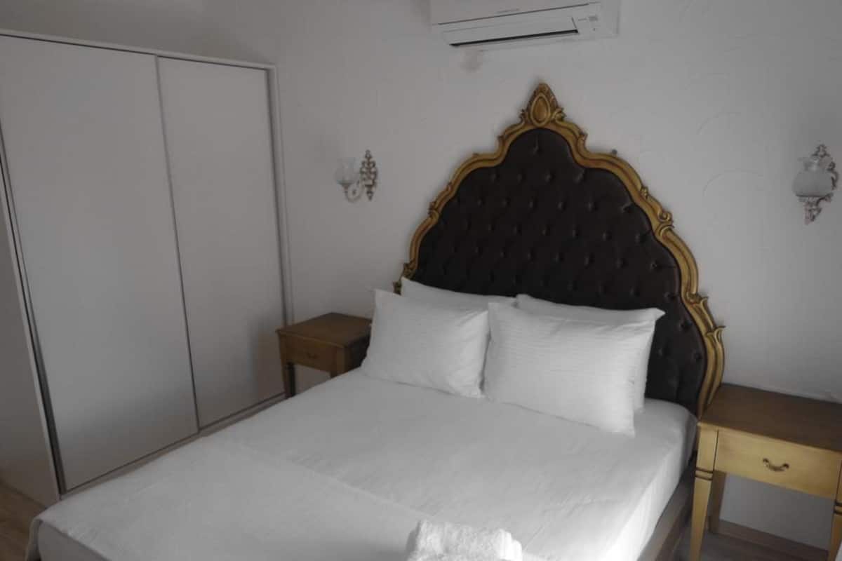 Quarto casal standard, 1 cama de casal | Escrivaninha, Wi-Fi de cortesia, roupa de cama