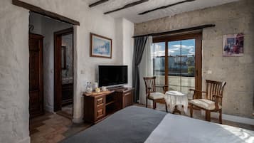 Suíte | Roupas de cama premium, frigobar, cofres nos quartos, escrivaninha