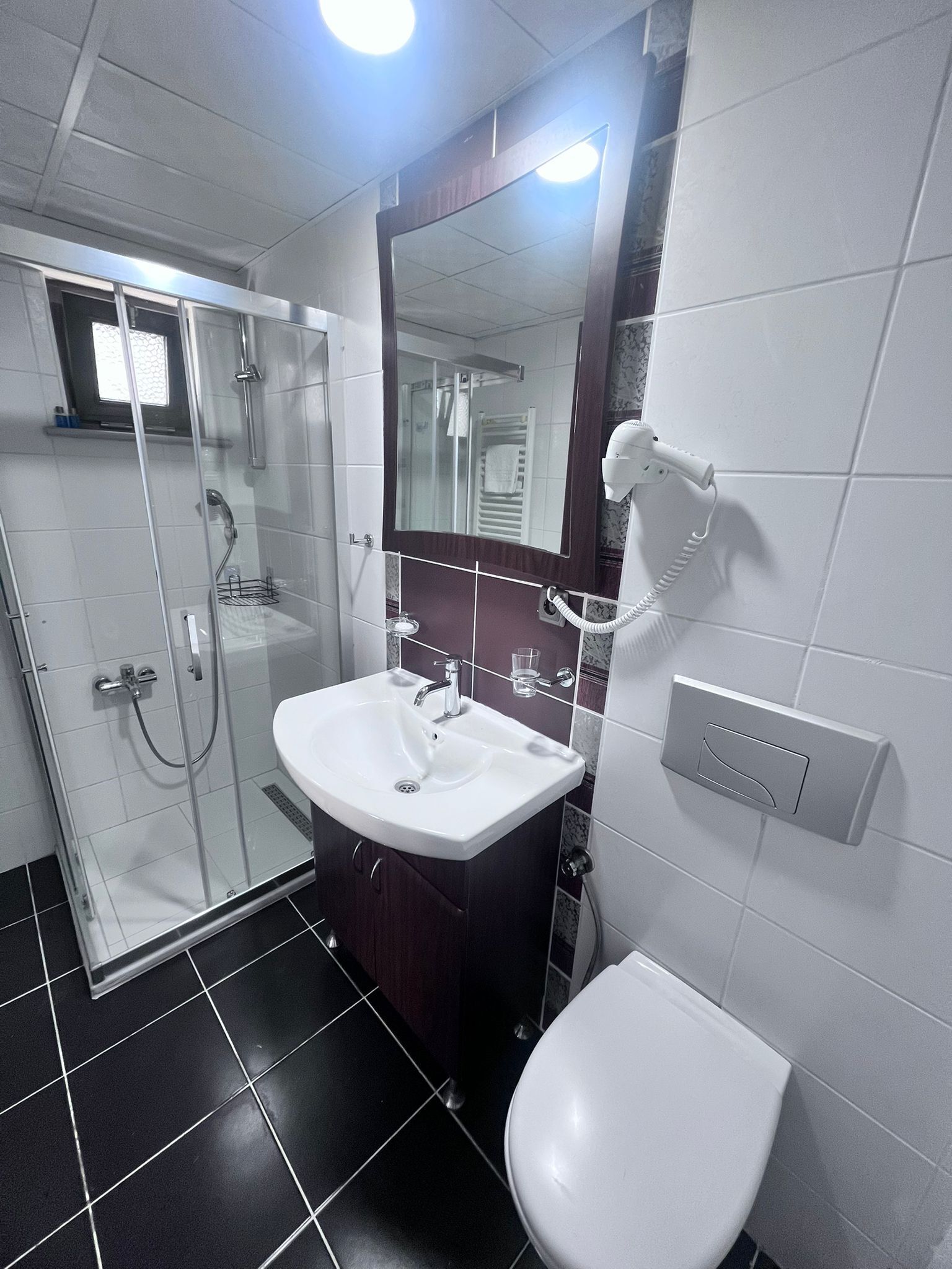Quarto Twin | Minibar, quartos insonorizados, Wi-fi grátis, roupa de cama fornecida 
