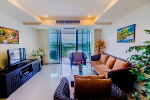 Apartamento econômico, 2 quartos, vista para o mar, de frente para o mar | Área de estar | TV LED, DVD player