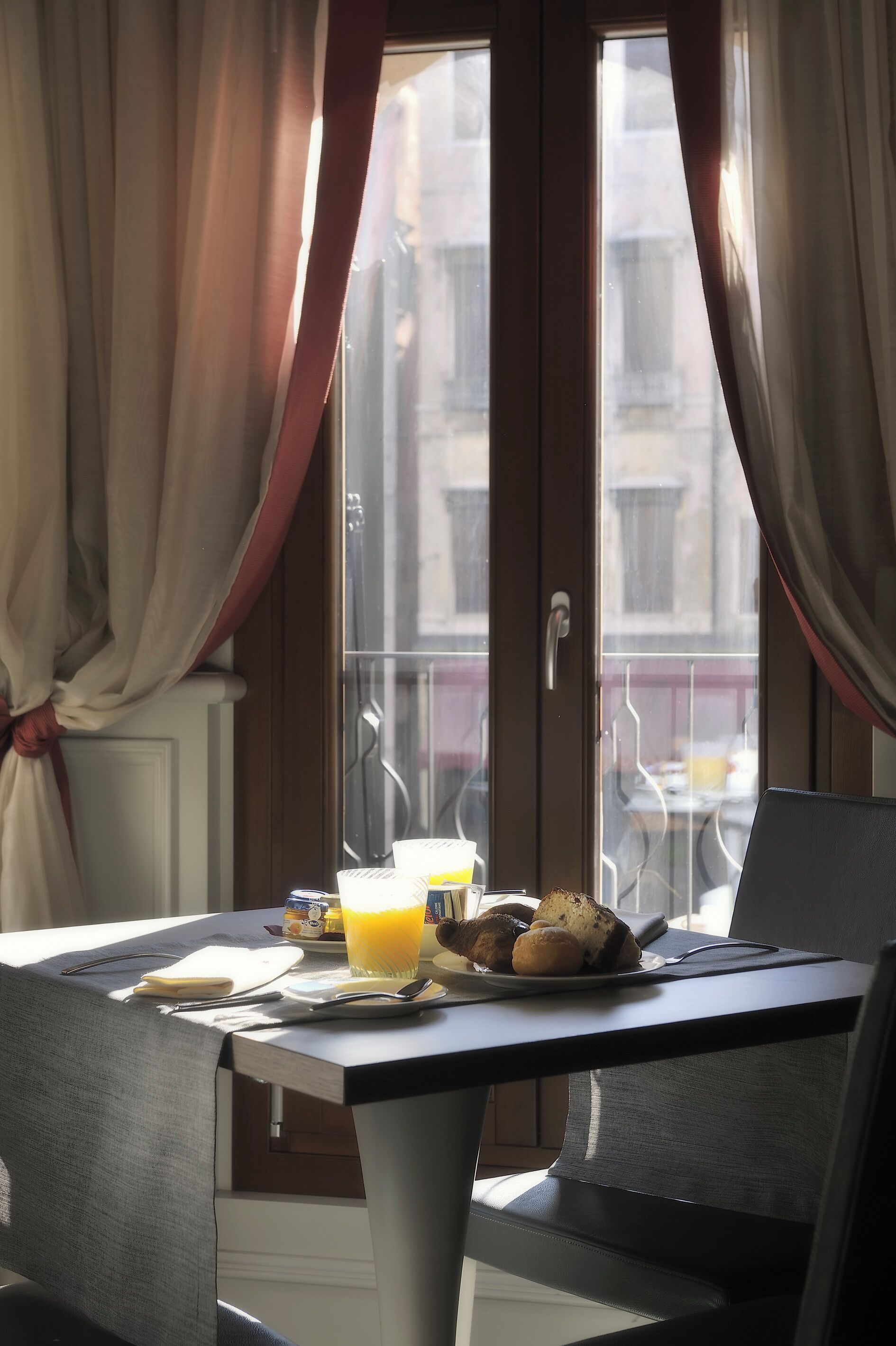 Pequeno-almoço tipo buffet diário incluído 