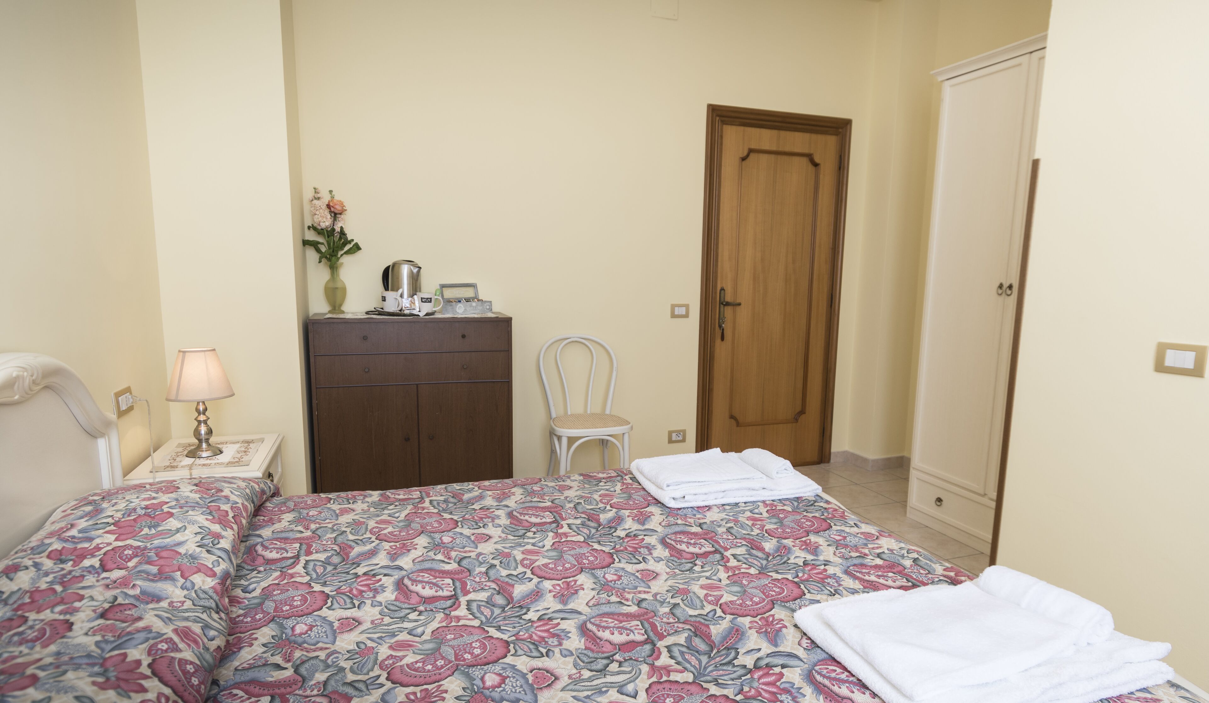 Quarto Clássico | Com mobília individualizada, secretária, quartos insonorizados 