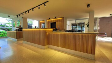 Café da manhã, almoço e jantar; culinária italiana 