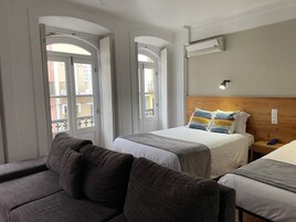 Suite Júnior, varanda | Cortinas/cortinados opacos, camas desdobráveis, Wi-fi grátis 