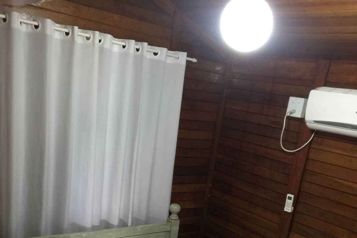 Chalé, 2 quartos | 2 quartos, roupa de alta qualidade, cortinas/cortinados opacos