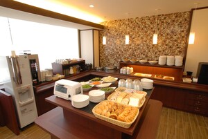 Café da manhã com buffet grátis todos os dias