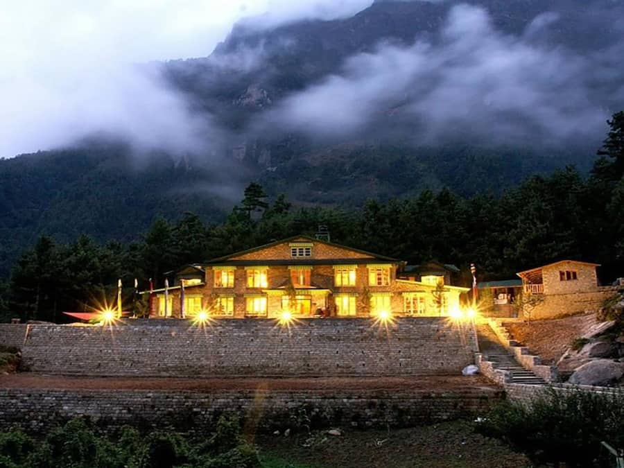 Fachada do alojamento (tarde/noite)