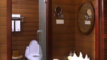 1 quarto, cofre no quarto, com mobília individualizada