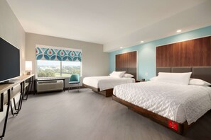 Quarto, 2 camas Queen, acessível, para não fumantes (Hearing) | Cortinas blackout, ferros/tábuas de passar roupa, Wi-Fi de cortesia