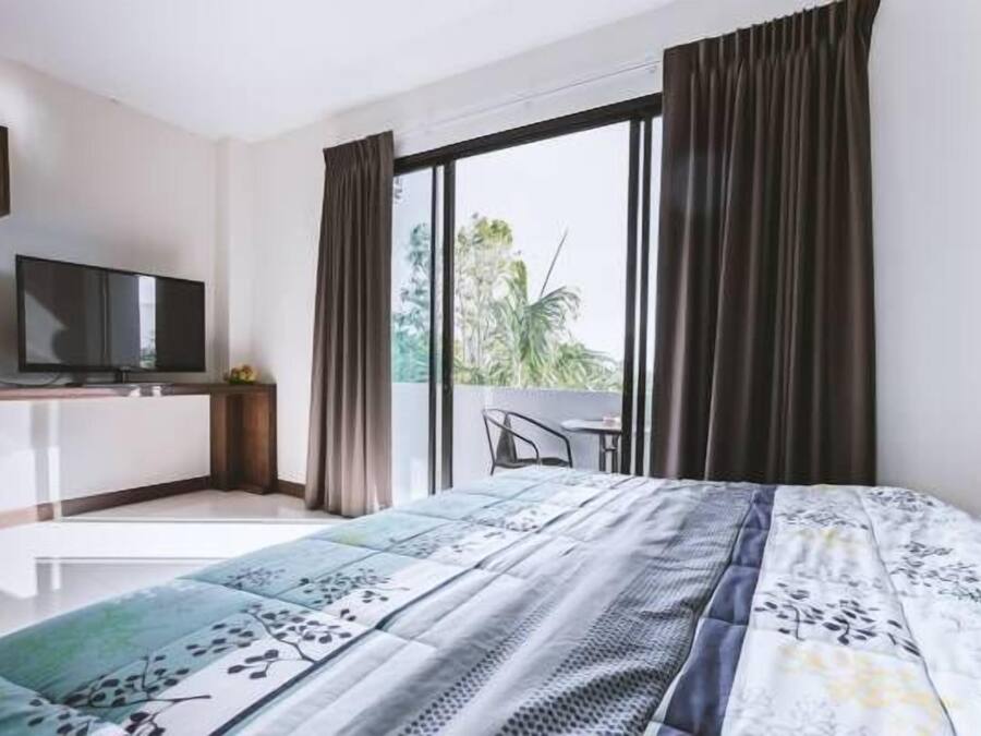 Apartment Double Room | Cofres nos quartos, escrivaninha, Wi-Fi de cortesia