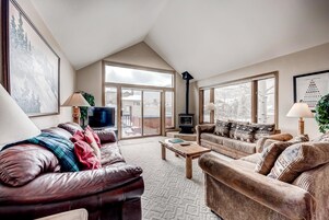 Casa de Férias, 3 quartos | Sala de estar | Televisor 