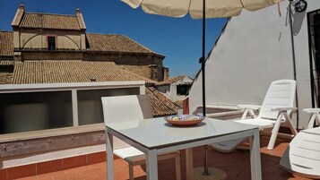 Quarto Twin Económico | Ferro/tábua de engomar, Wi-fi grátis, roupa de cama fornecida 