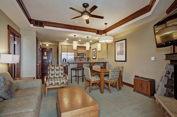 Luxury  At Base Of Peak 8, Steps From Winter Activities 2 Bedroom Condo By Redawning - Frisco, CO