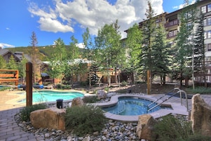 Condo, 2 quartos | Hidromassagem externa