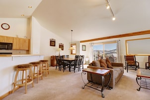 Casa, 3 quartos | Área de estar | TV de tela plana