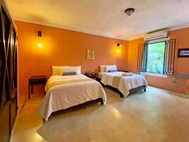 Quarto Superior, 2 camas de casal | Cofre no quarto, ferro/tábua de engomar, Wi-fi grátis 