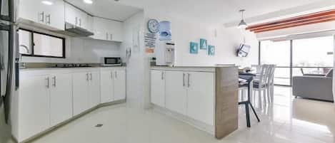Apartamento, 2 quartos (403) | Cozinha privada | Geladeira, micro-ondas, fogão, cooktop