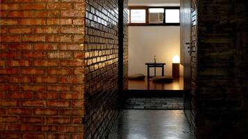 Roupa de alta qualidade, com decoração personalizada